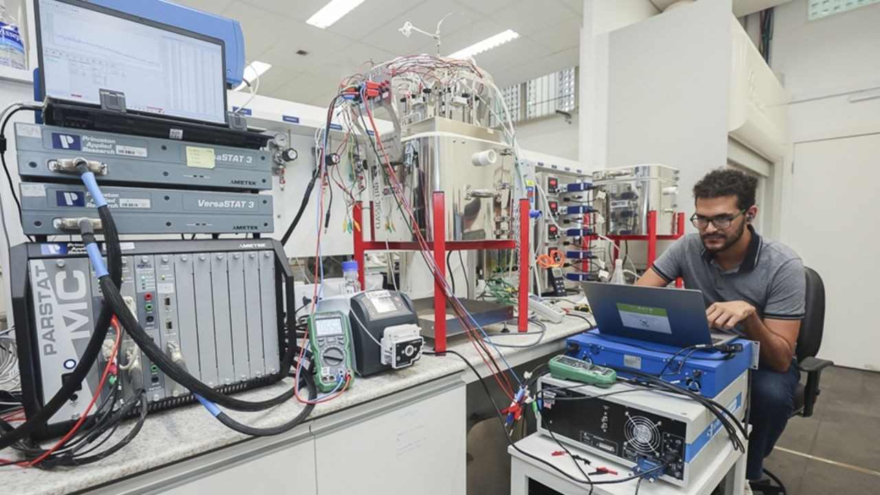 RCGI-USP avança em célula a combustível que opera direto com etanol